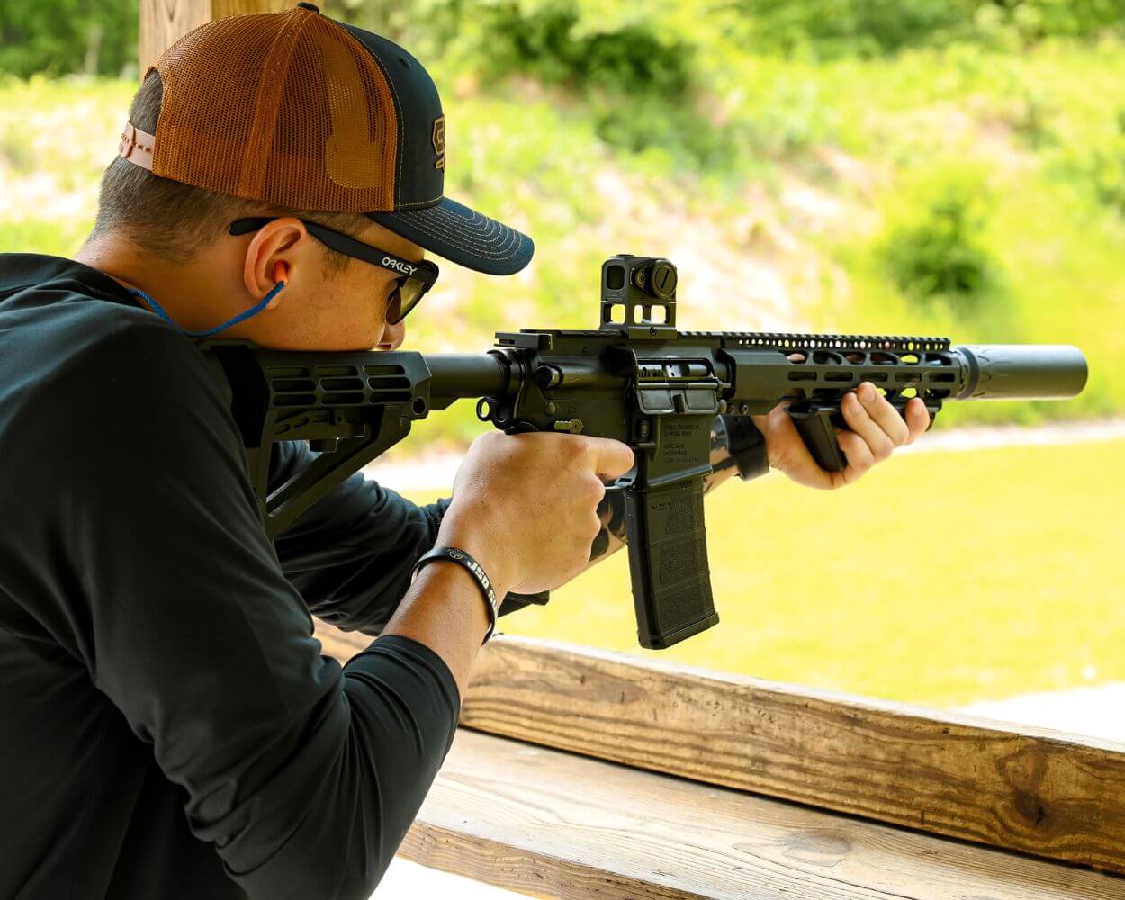 Enclosed vs. Open Emitter Red Dots: Differences & Use Cases | Gideon Optics